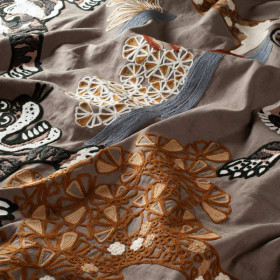 Tissu brodé Nostalgia marron Jab | Artapisserie.fr