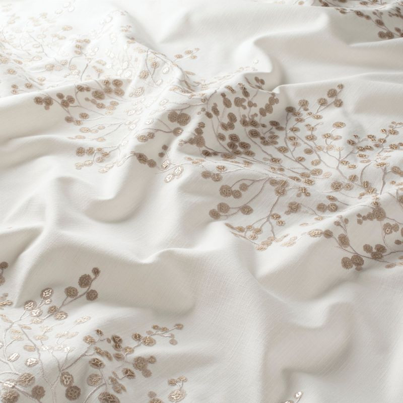 Tissu brodé Winter Blossom neige Jab | Artapisserie.fr