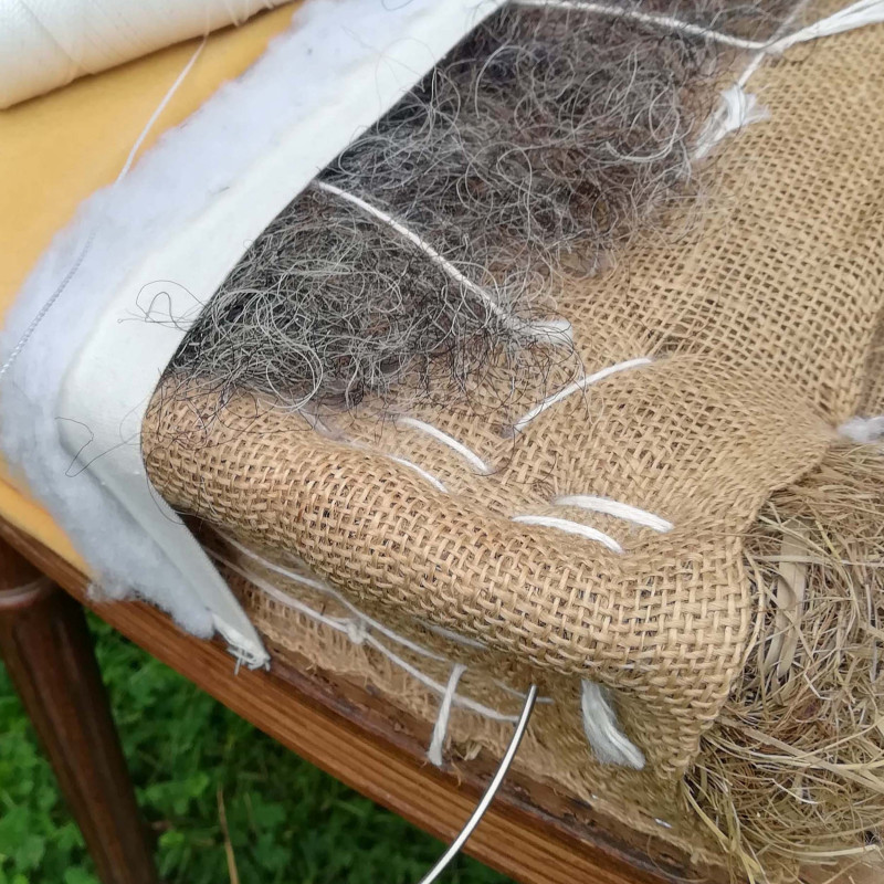 Crin animal cardé gris les 500g. Fibre naturelle de garnissage de sièges
