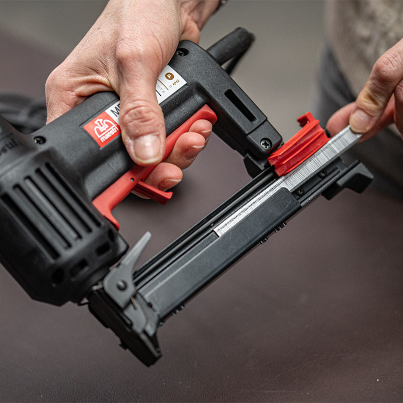 Agrafeuse électrique Maestri ME80 | artapisserie.fr